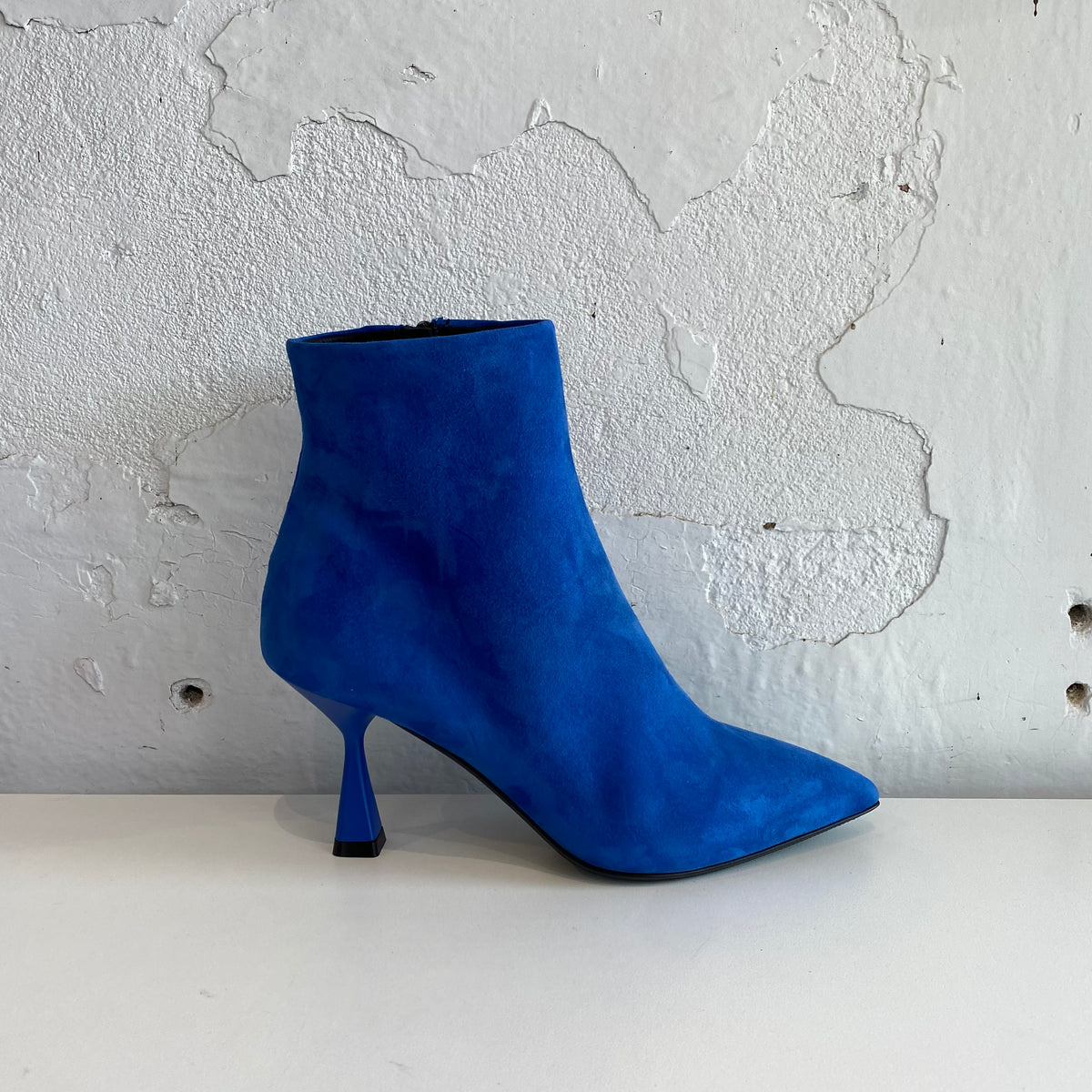 Isabelle Paris FE404 Blue Suede – Hunter Store